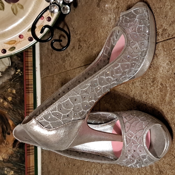 Adrianna Papell | Shoes | Adrianna Papell Rhinestone Silver Mesh Pumps ...